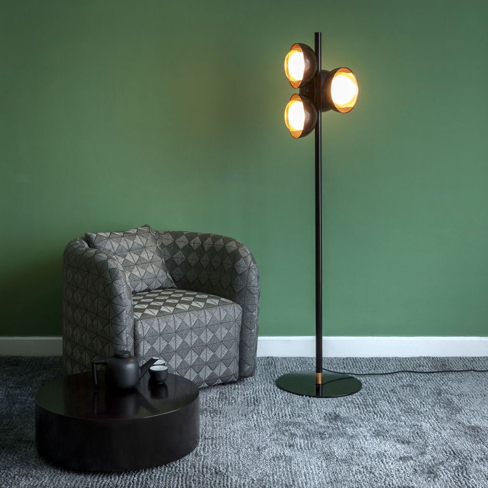 Moderne, elegante Bodenstehleuchte made in Italy